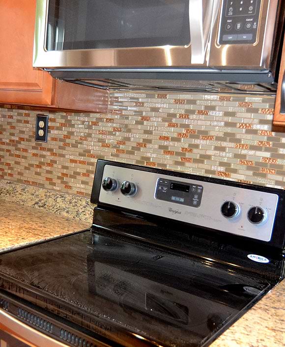 26+ Gold Backsplash ( GLAMOROUS & SPARKLING ) - Eye-Catching Tile