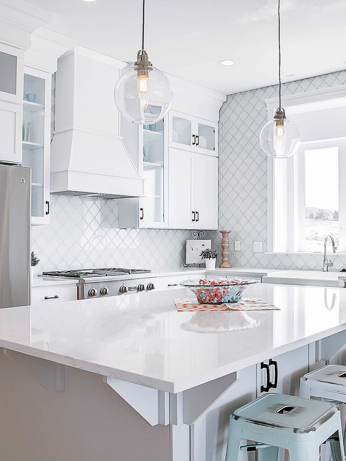 White Glazed Porcelain Arabesque Backsplash Tile | Backsplash.com