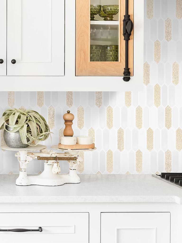 28+ White and Gold Backsplash ( LUXURY & ELEGANT ) - Sparkled Tiles