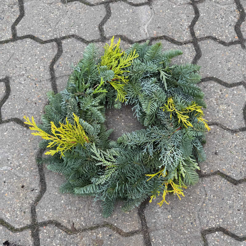 Håndbundet Mixgran krans Ø 30 cm - Halvbundet | købes online her|