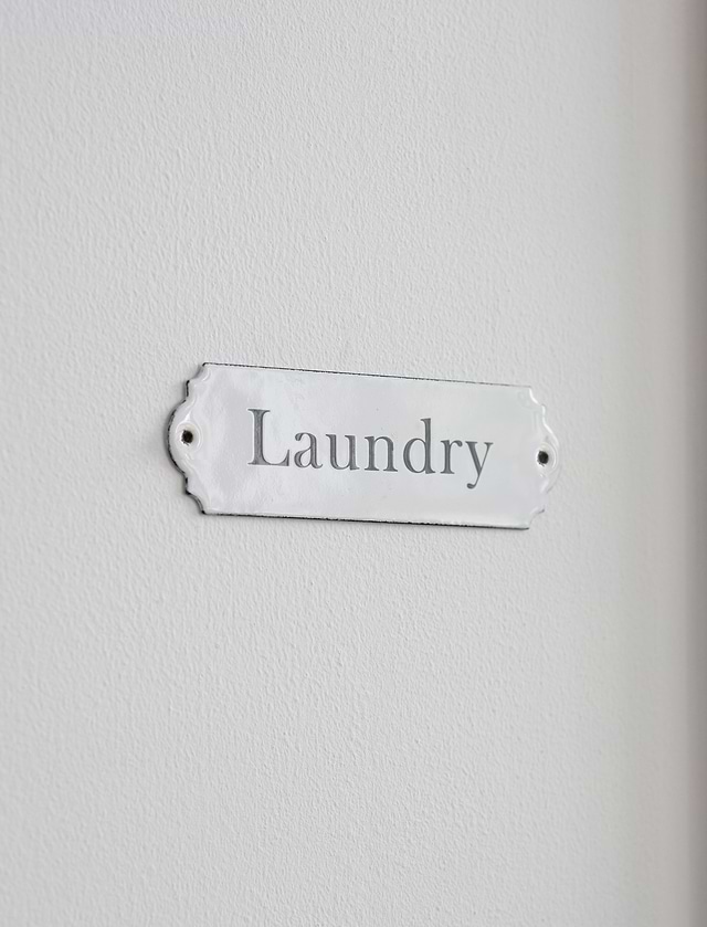 Sign Laundry - Enamel, White | Garden Trading