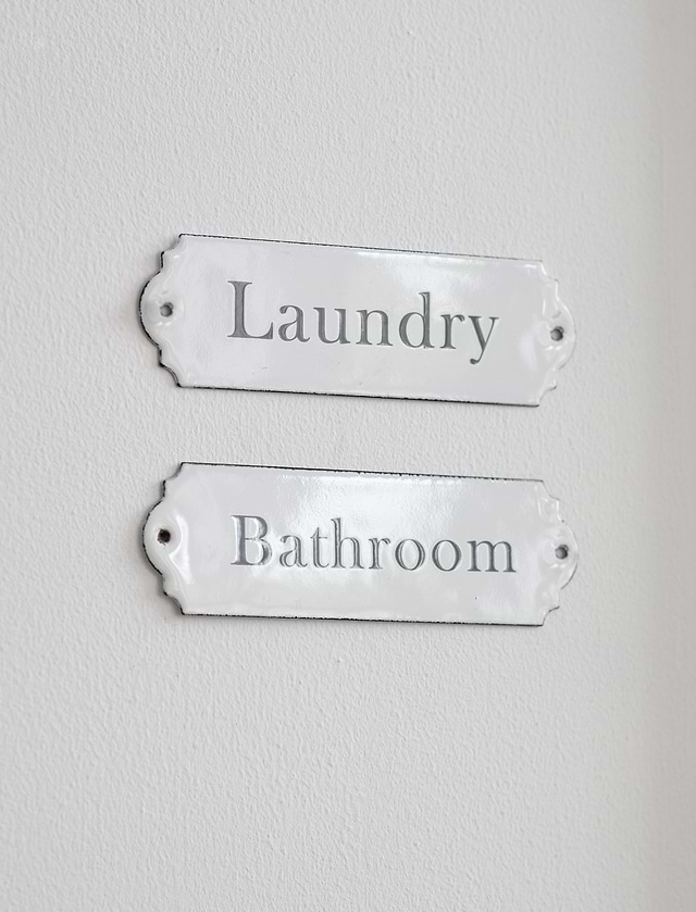 Sign Laundry - Enamel, White | Garden Trading