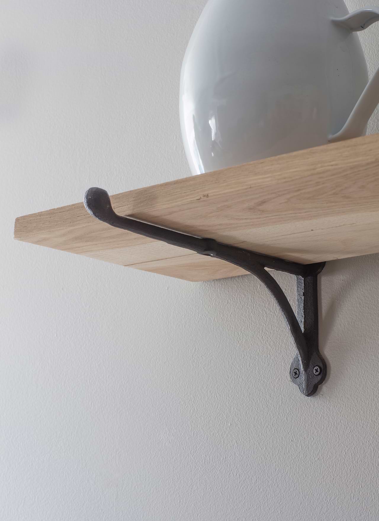 Classic Oak Shelf & Cast Iron Bracket Large Natural