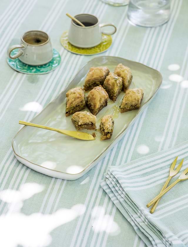 Ithaca Serving Tray - Stoneware, White | Garden Trading