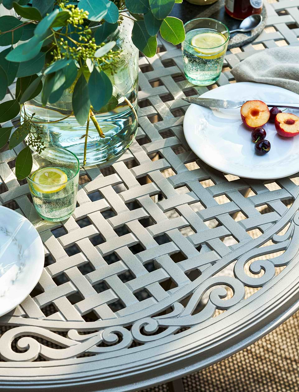 Marcham Oval 6 Seater Dining Set | Garden Trading