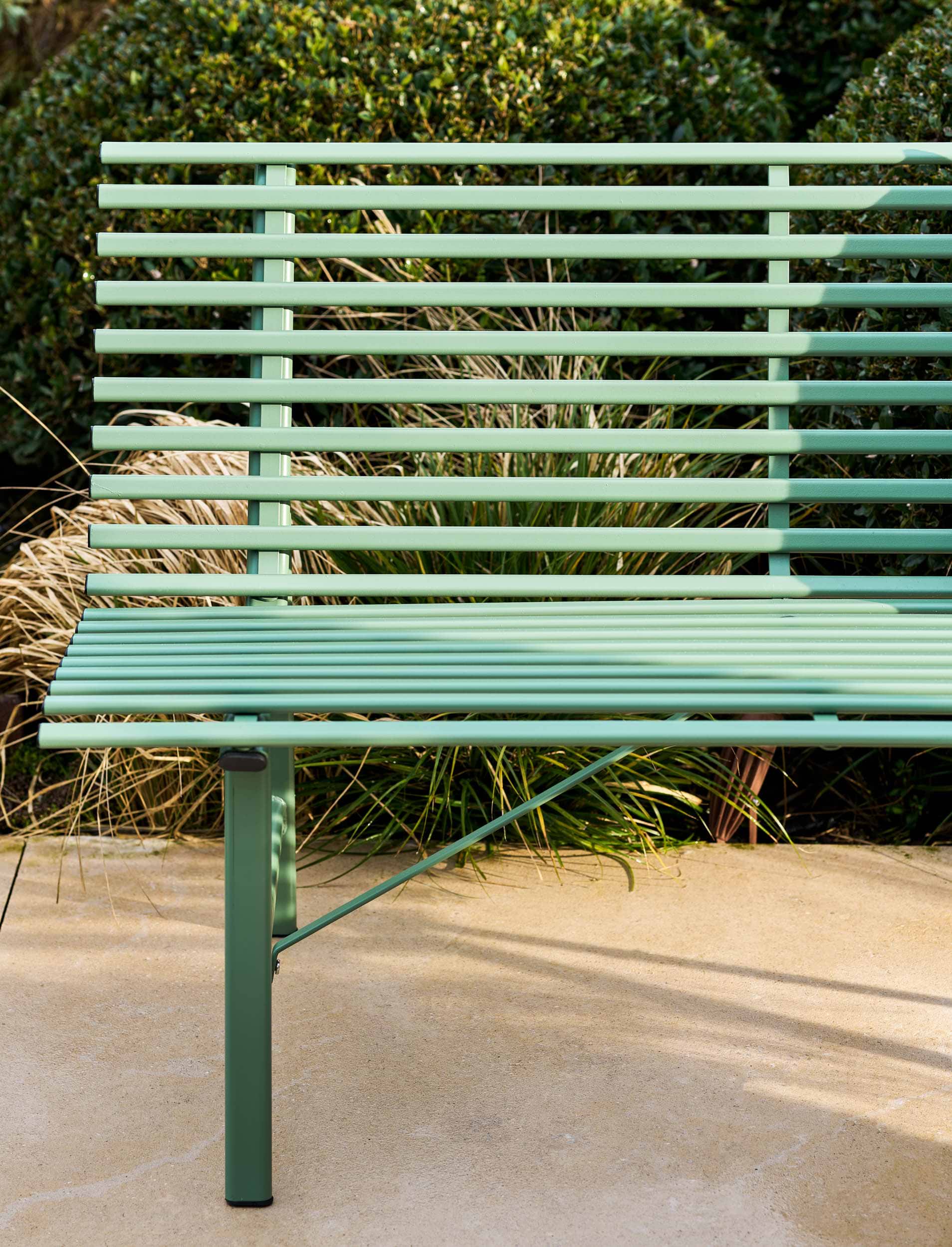 Richmond Bench - Steel, Thistle Green | Garden Trading