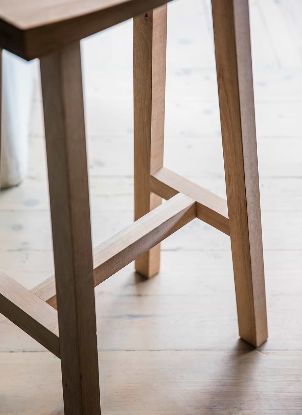 Clockhouse Bar Stool - Oak Wood, Natural | Garden Trading